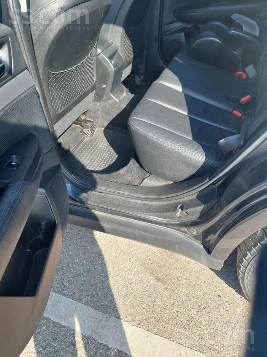 Grey Subaru Outback 2014 in Riga, with an engine capacity of 2.00 L and mileage of 236 thousand km for 5200 €, photo 5 on AUTOMOTO.COM.LV