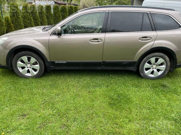 Grey Subaru Outback 2014 in Jelgava, with an engine capacity of 2.00 L and mileage of 370 thousand km for 2400 €, photo 1 on AUTOMOTO.COM.LV