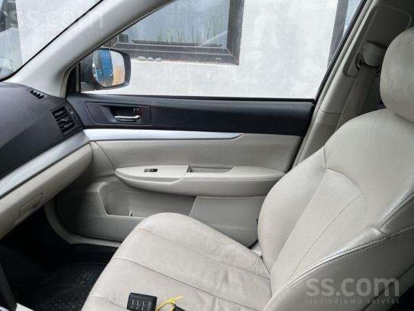Grey Subaru Outback 2014 in Jelgava, with an engine capacity of 2.00 L and mileage of 370 thousand km for 2400 €, photo 2 on AUTOMOTO.COM.LV