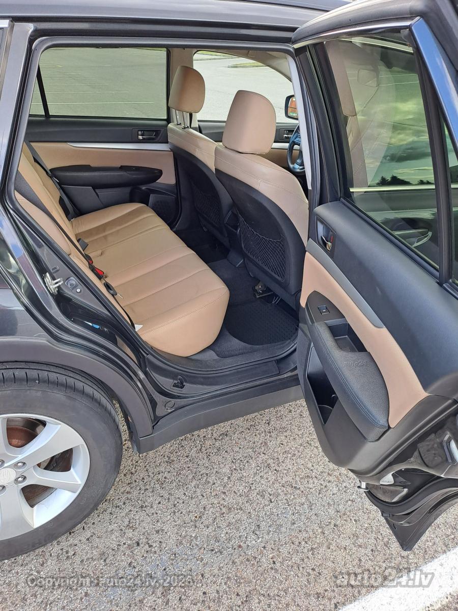 Pelēks Subaru Outback 2014 Tallina, ar dzinēja tilpumu 2.50 L un nobraukumu 173 tūkst. km par 7700 €, foto 15 vietnē AUTOMOTO.COM.LV