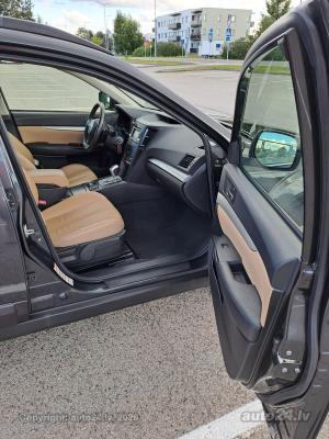 Pelēks Subaru Outback 2014 Tallina, ar dzinēja tilpumu 2.50 L un nobraukumu 173 tūkst. km par 7700 €, foto 16 vietnē AUTOMOTO.COM.LV