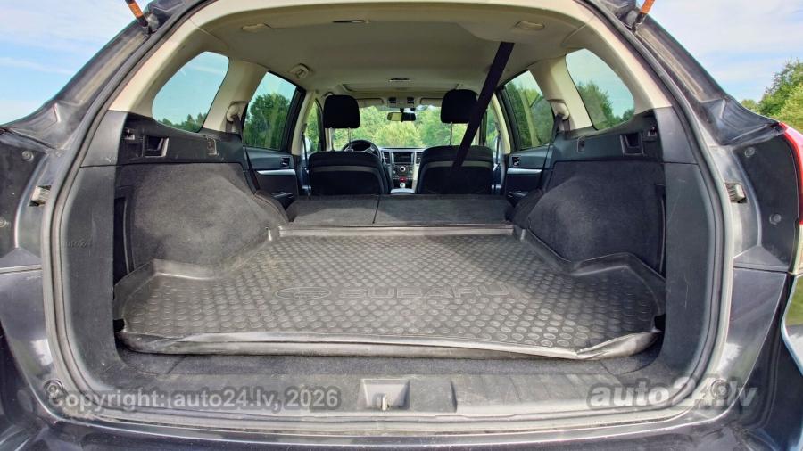 Grey Subaru Outback 2014 in Tallinn, with an engine capacity of 2.50 L and mileage of 211 thousand km for 6499 €, photo 11 on AUTOMOTO.COM.LV