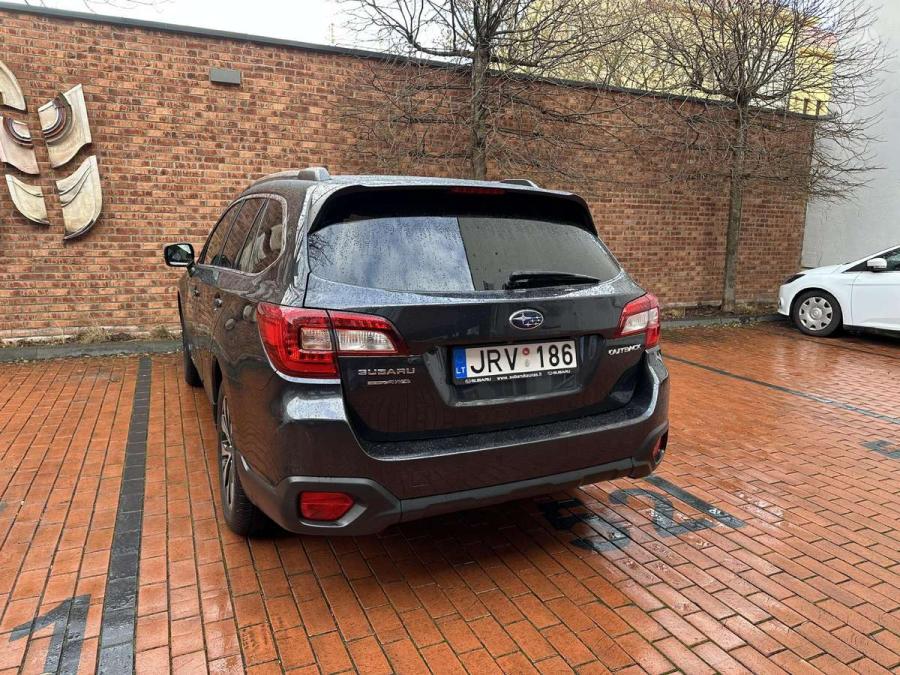 Grey Subaru Outback 2017 in Kaunas, with an engine capacity of 2.50 L and mileage of 157 thousand km for 14600 €, photo 6 on AUTOMOTO.COM.LV