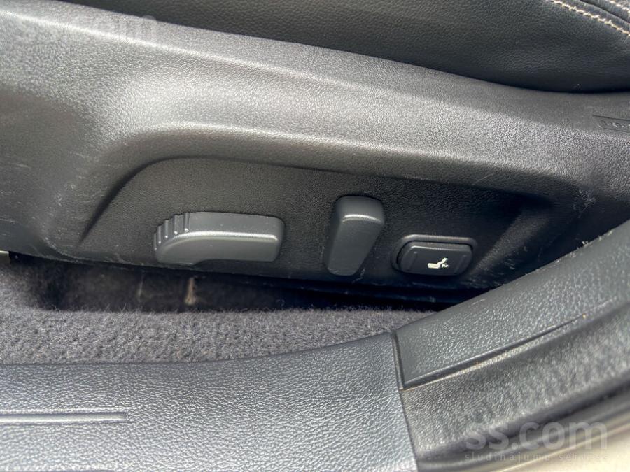 Grey Subaru Outback 2017 in Riga, with an engine capacity of 2.50 L and mileage of 221 thousand km for 12700 €, photo 16 on AUTOMOTO.COM.LV