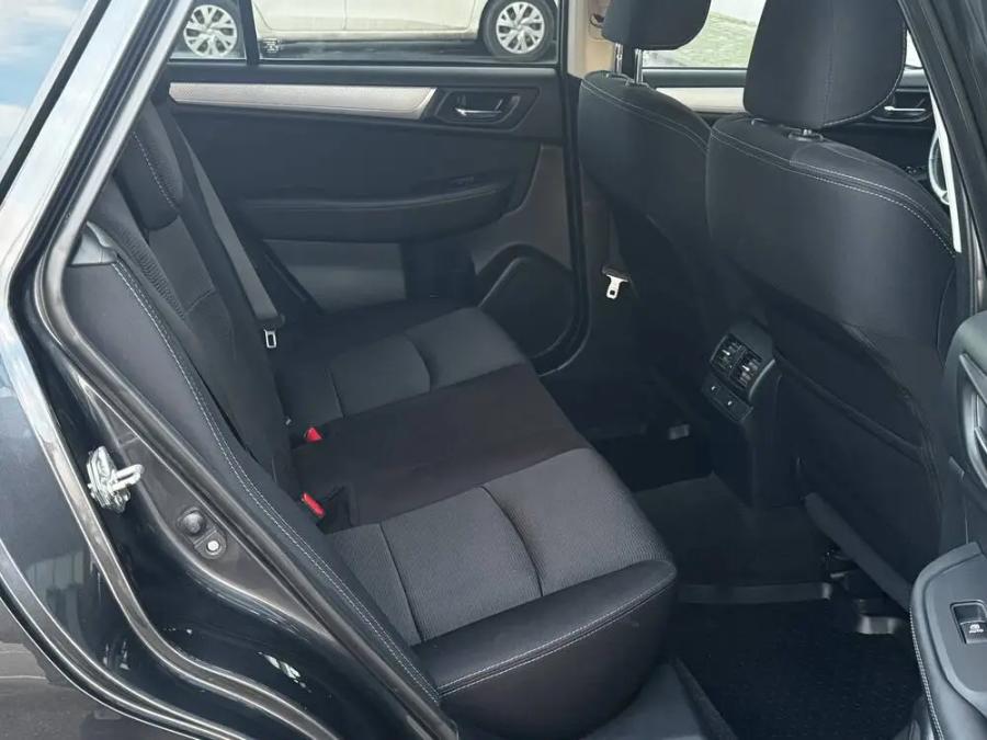 Grey Subaru Outback 2017 in Riga, with an engine capacity of 2.50 L and mileage of 225 thousand km for 12500 €, photo 12 on AUTOMOTO.COM.LV