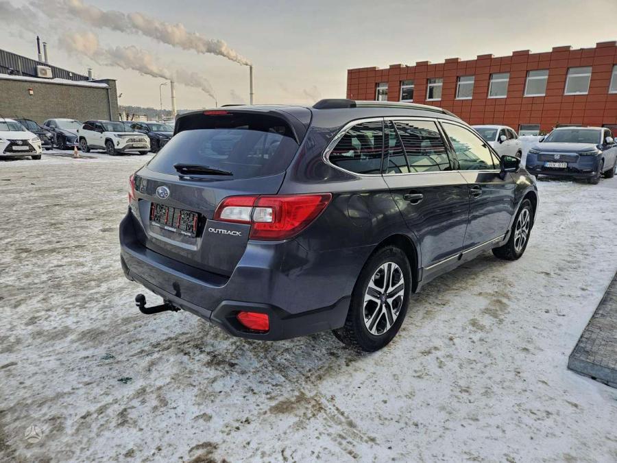 Grey Subaru Outback 2018 in Vilnius, with an engine capacity of 2.50 L and mileage of 166 thousand km for 17290 €, photo 3 on AUTOMOTO.COM.LV