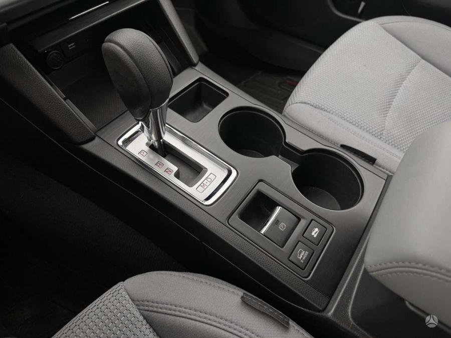 Grey Subaru Outback 2018 in Vilnius, with an engine capacity of 2.50 L and mileage of 122 thousand km for 16600 €, photo 8 on AUTOMOTO.COM.LV