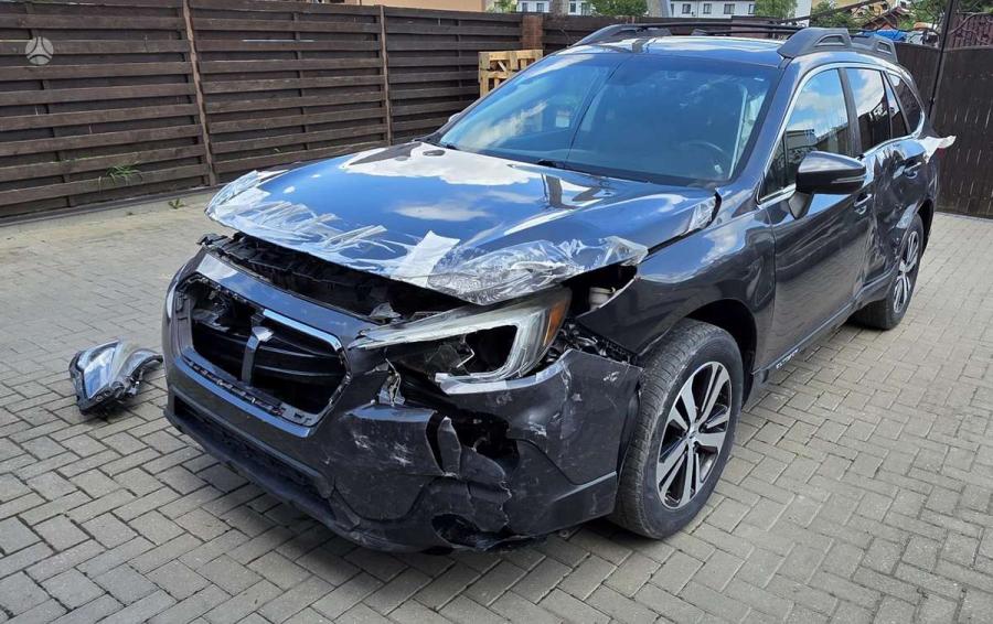 Grey Subaru Outback 2019 in Siauliai, with an engine capacity of 2.50 L and mileage of 117 thousand km for 4350 €, photo 1 on AUTOMOTO.COM.LV