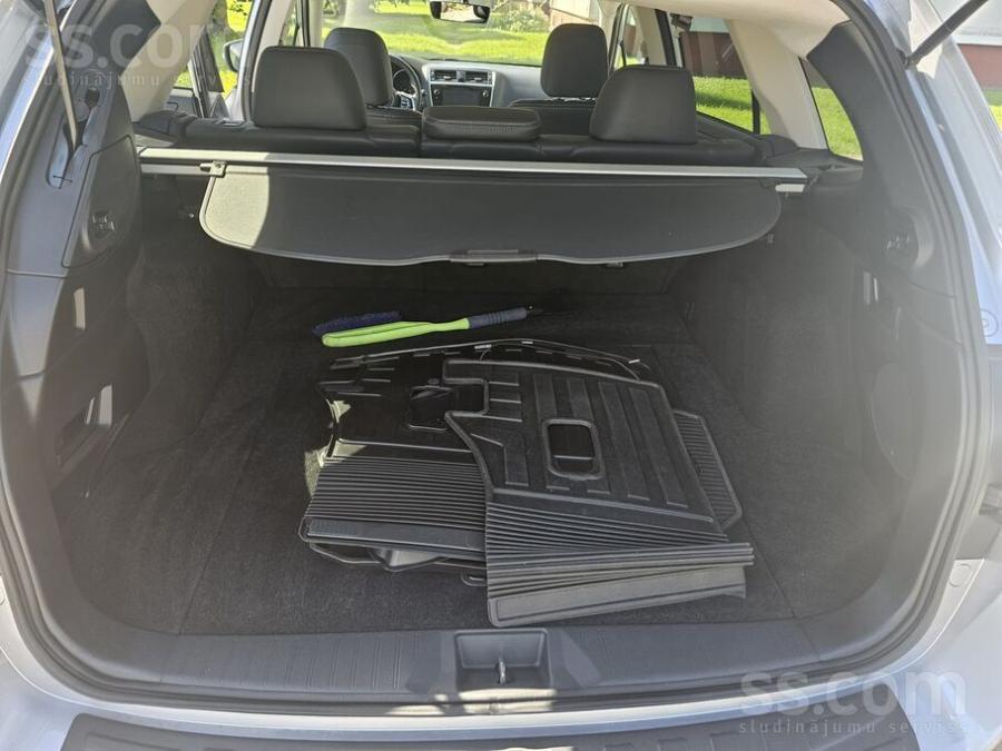 Grey Subaru Outback 2019 in Riga, with an engine capacity of 3.60 L and mileage of 180 thousand km for 19700 €, photo 8 on AUTOMOTO.COM.LV