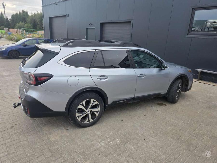 Grey Subaru Outback 2021 in Vilnius, with an engine capacity of 2.50 L and mileage of 104 thousand km for 24000 €, photo 4 on AUTOMOTO.COM.LV
