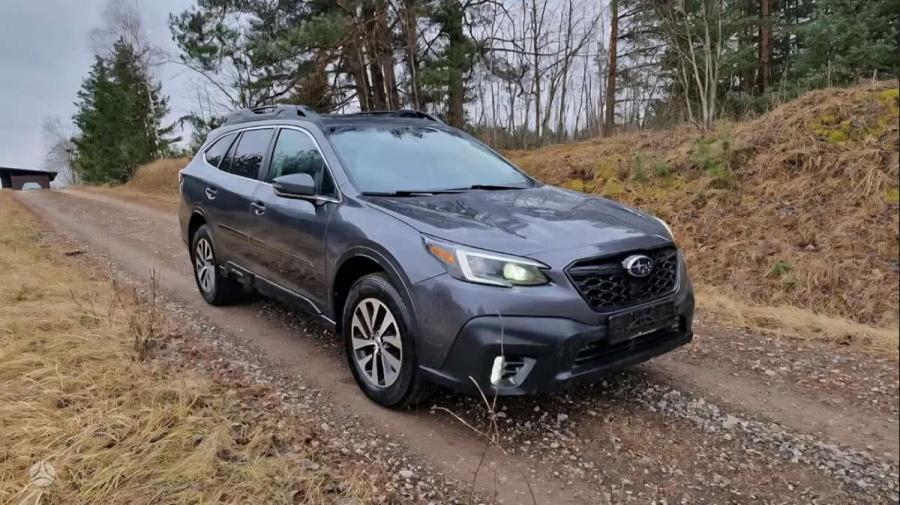 Grey Subaru Outback 2022 in Utena, with an engine capacity of 2.50 L and mileage of 74 thousand km for 19500 €, photo 1 on AUTOMOTO.COM.LV