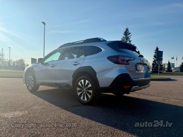 Pelēks Subaru Outback 2024 Tallina, ar dzinēja tilpumu 2.50 L un nobraukumu 45 tūkst. km par 35900 €, foto 3 vietnē AUTOMOTO.COM.LV