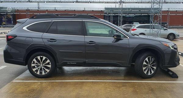 Grey Subaru Outback 2024 in Vilnius, with an engine capacity of 2.50 L and mileage of 41 thousand km for 24999 €, photo 7 on AUTOMOTO.COM.LV