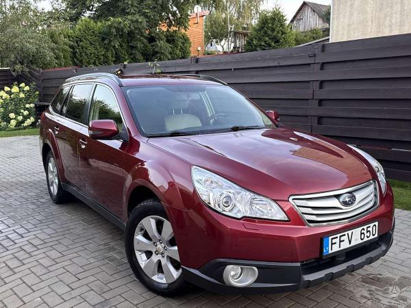 Red Subaru Outback 2011 in Vilnius, with an engine capacity of 2.46 L and mileage of 340 thousand km for 7200 €, photo 1 on AUTOMOTO.COM.LV