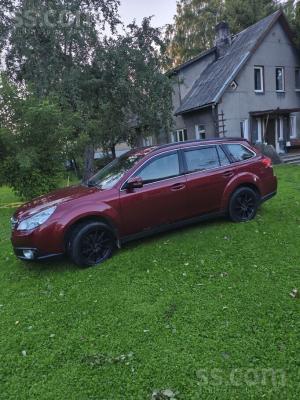Red Subaru Outback 2010 in Riga, with an engine capacity of 2.50 L and mileage of 263 thousand km for 5900 €, photo 3 on AUTOMOTO.COM.LV