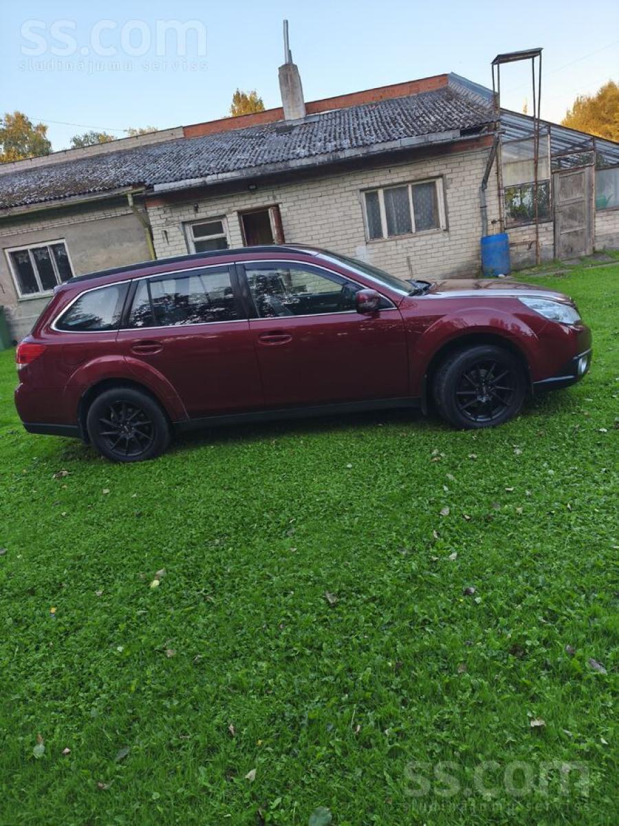 Red Subaru Outback 2010 in Riga, with an engine capacity of 2.50 L and mileage of 263 thousand km for 5900 €, photo 4 on AUTOMOTO.COM.LV