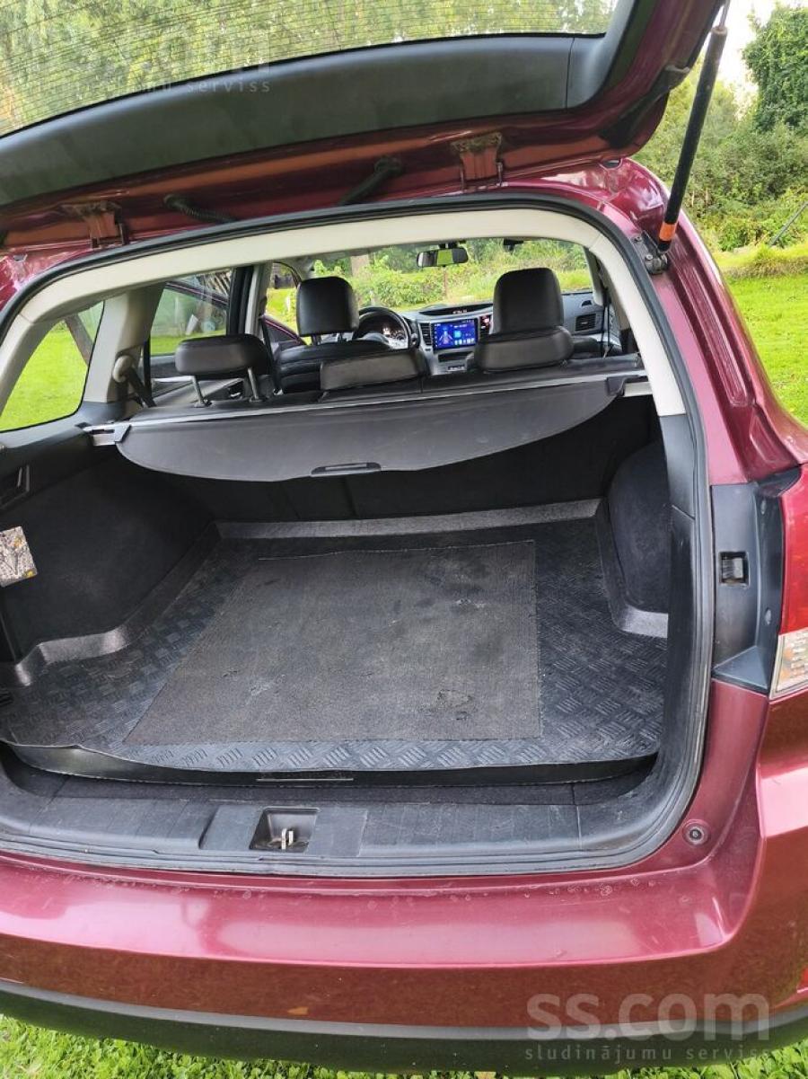 Red Subaru Outback 2010 in Riga, with an engine capacity of 2.50 L and mileage of 263 thousand km for 5900 €, photo 14 on AUTOMOTO.COM.LV
