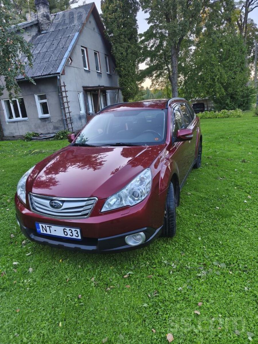 Red Subaru Outback 2010 in Riga, with an engine capacity of 2.50 L and mileage of 263 thousand km for 5900 €, photo 17 on AUTOMOTO.COM.LV