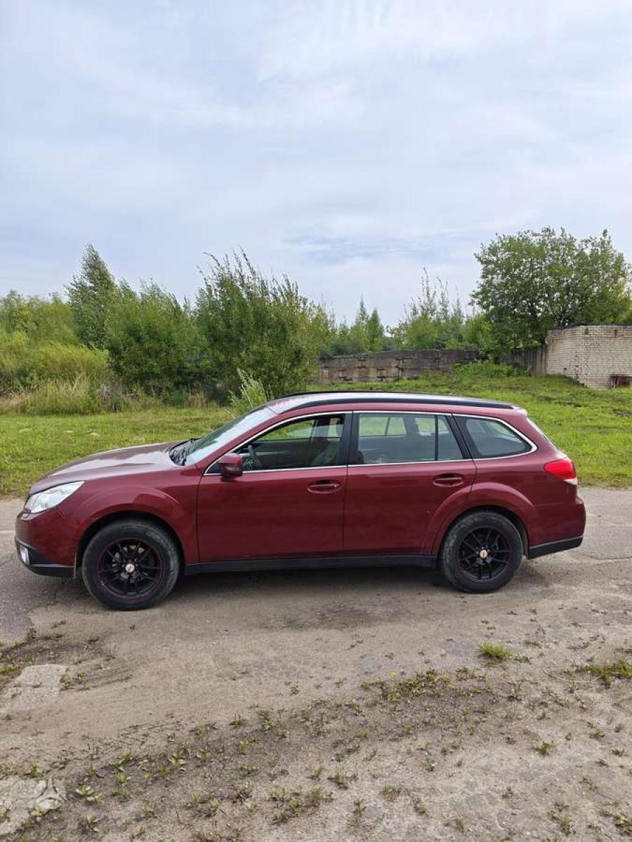 Sarkans Subaru Outback 2011 Šakiai, ar dzinēja tilpumu 2.46 L un nobraukumu 281 tūkst. km par 3999 €, foto 3 vietnē AUTOMOTO.COM.LV