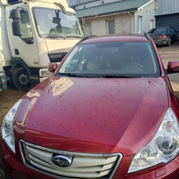Red Subaru Outback 2012 in Vilnius, with an engine capacity of 2.50 L and mileage of 394 thousand km for 3000 €, photo 1 on AUTOMOTO.COM.LV