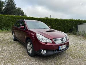 Red Subaru Outback 2012 in Alytus, with an engine capacity of 2.00 L and mileage of 309 thousand km for 2950 €, photo 3 on AUTOMOTO.COM.LV