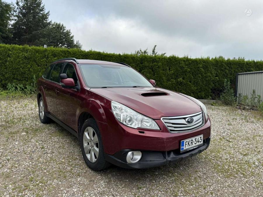 Red Subaru Outback 2012 in Alytus, with an engine capacity of 2.00 L and mileage of 309 thousand km for 2950 €, photo 3 on AUTOMOTO.COM.LV
