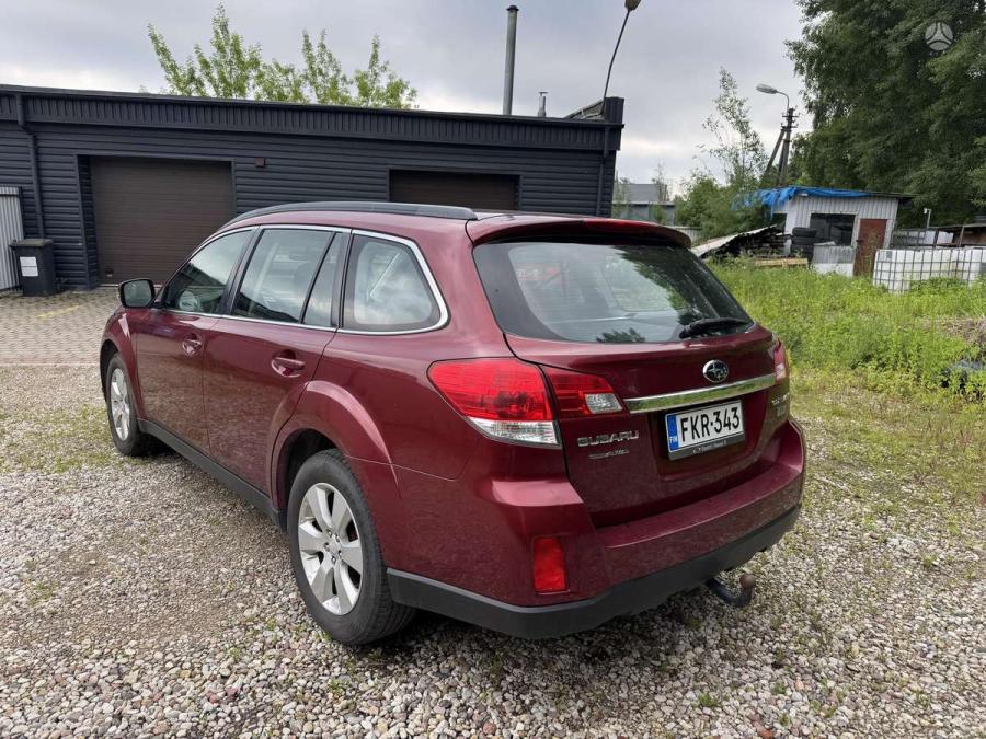 Red Subaru Outback 2012 in Alytus, with an engine capacity of 2.00 L and mileage of 309 thousand km for 2950 €, photo 4 on AUTOMOTO.COM.LV