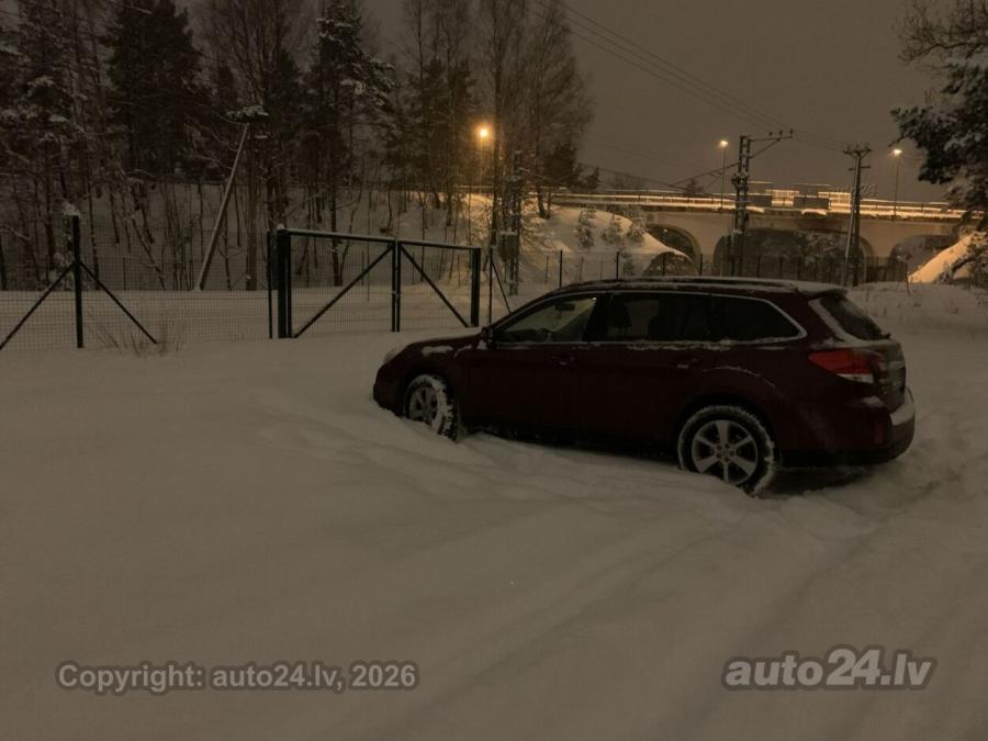 Red Subaru Outback 2013 in Tallinn, with an engine capacity of 2.50 L and mileage of 180 thousand km for 6500 €, photo 8 on AUTOMOTO.COM.LV