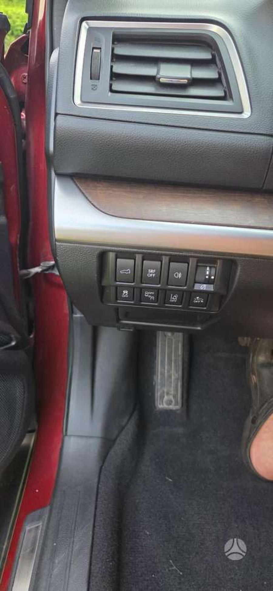 Red Subaru Outback 2017 in Vilnius, with an engine capacity of 2.50 L and mileage of 215 thousand km for 13000 €, photo 13 on AUTOMOTO.COM.LV