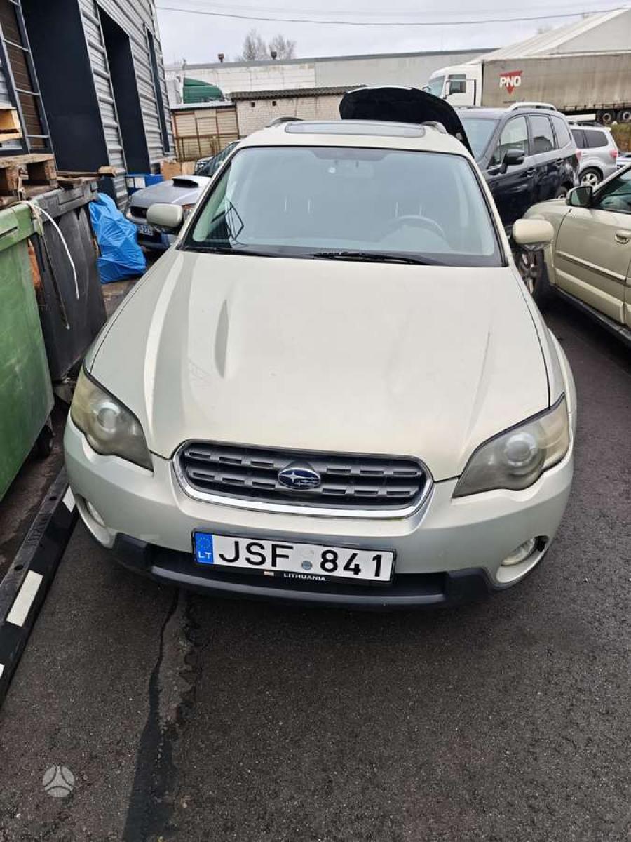 Subaru Outback 2004 in Vilnius, with an engine capacity of 2.46 L and mileage of 250 thousand km for 1150 €, photo 1 on AUTOMOTO.COM.LV