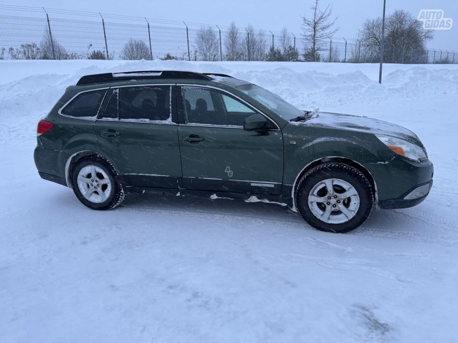 Subaru Outback 2010 in Vilnius, with an engine capacity of 2.50 L and mileage of 257 thousand km for 4150 €, photo 4 on AUTOMOTO.COM.LV