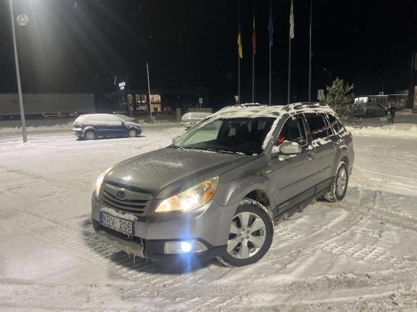 Subaru Outback 2011 in Vilnius, with an engine capacity of 2.49 L and mileage of 300 thousand km for 3450 €, photo 2 on AUTOMOTO.COM.LV