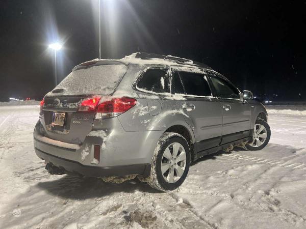 Subaru Outback 2011 in Vilnius, with an engine capacity of 2.49 L and mileage of 300 thousand km for 3450 €, photo 3 on AUTOMOTO.COM.LV