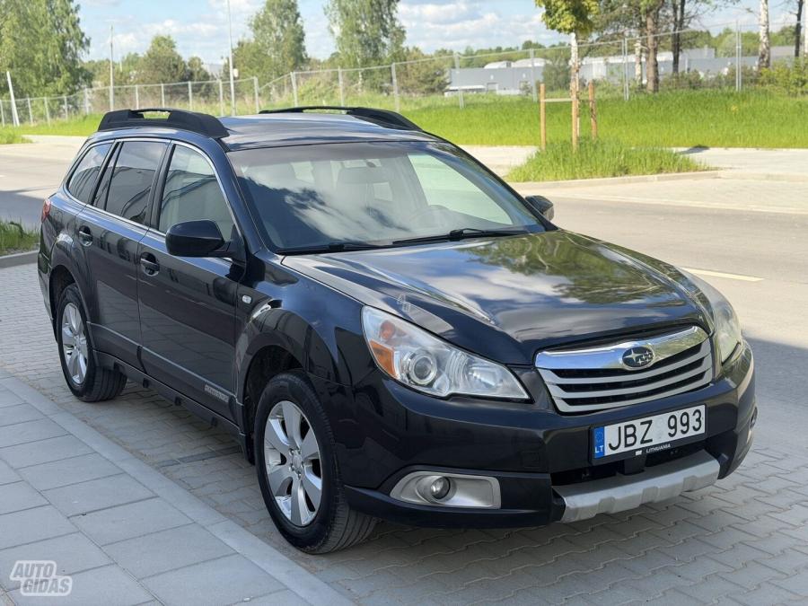 Subaru Outback 2011 in Vilnius, with an engine capacity of 2.50 L and mileage of 300 thousand km for 5650 €, photo 1 on AUTOMOTO.COM.LV