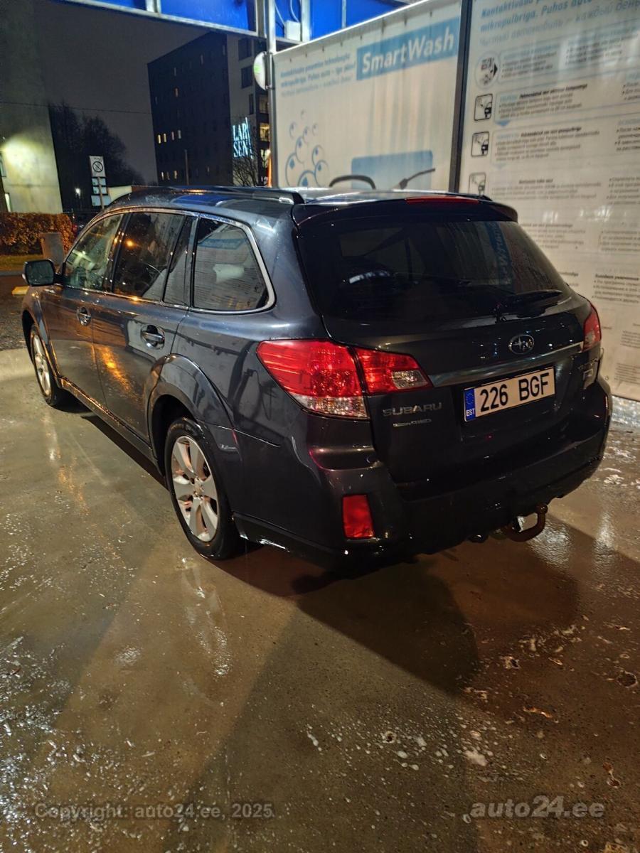 Subaru Outback 2012 in Tallinn, with an engine capacity of 2.00 L and mileage of 277 thousand km for 5800 €, photo 4 on AUTOMOTO.COM.LV