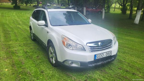Subaru Outback 2012 in Vilnius, with an engine capacity of 3.63 L and mileage of 265 thousand km for 6800 €, photo 5 on AUTOMOTO.COM.LV