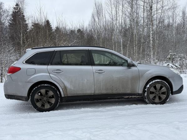 Subaru Outback 2013 in Vilnius, with an engine capacity of 2.00 L and mileage of 350 thousand km for 3150 €, photo 7 on AUTOMOTO.COM.LV