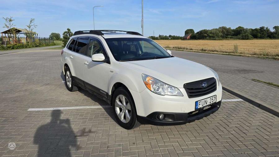 Balts Subaru Outback 2010 Kauņa, ar dzinēja tilpumu 2.50 L un nobraukumu 310 tūkst. km par 2800 €, foto 1 vietnē AUTOMOTO.COM.LV