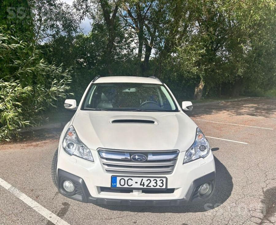 White Subaru Outback 2015 in Riga, with an engine capacity of 2.00 L and mileage of 81 thousand km for 7500 €, photo 3 on AUTOMOTO.COM.LV