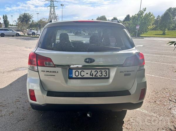 White Subaru Outback 2015 in Riga, with an engine capacity of 2.00 L and mileage of 81 thousand km for 7500 €, photo 4 on AUTOMOTO.COM.LV