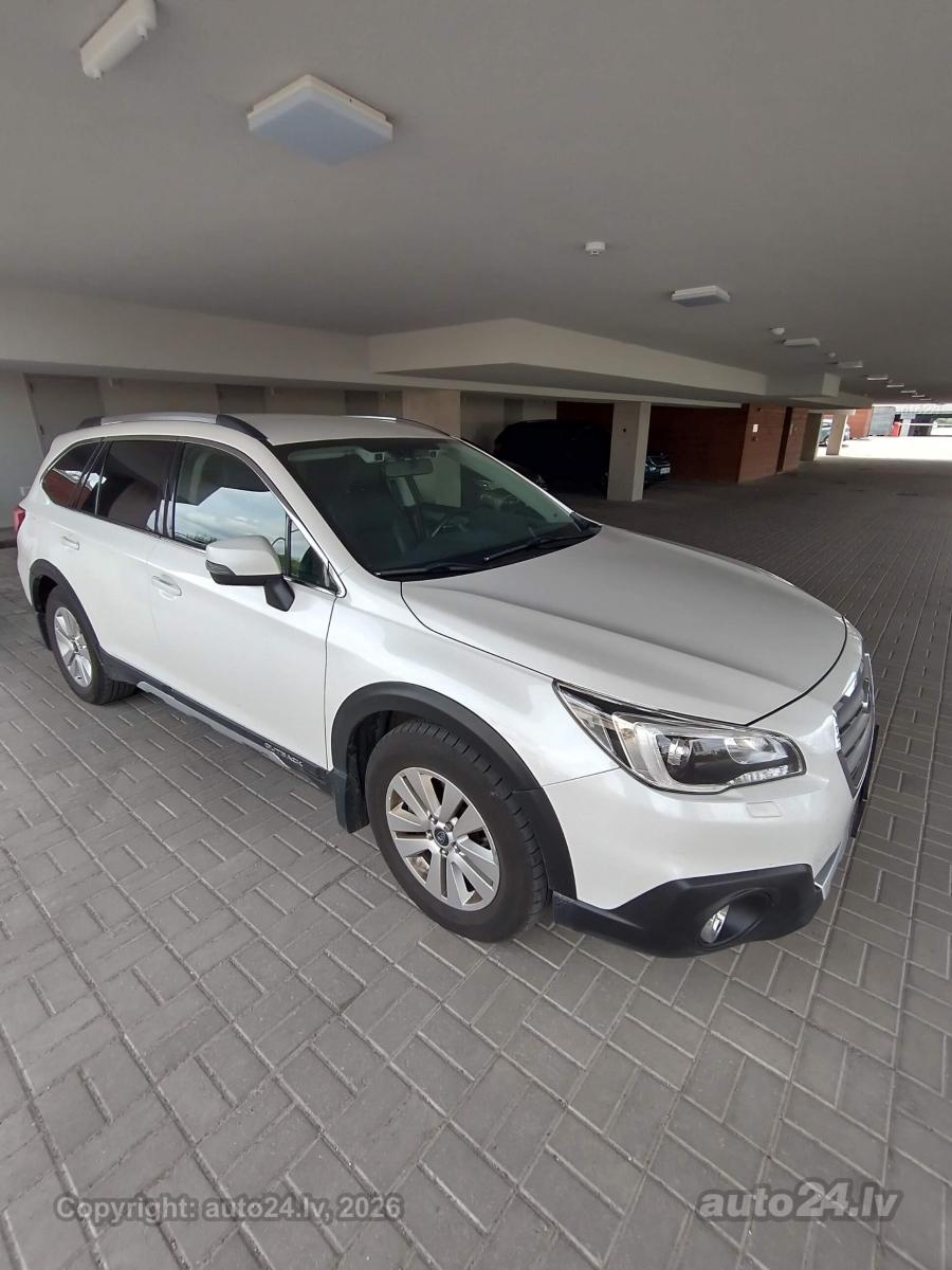 White Subaru Outback 2015 in Tallinn, with an engine capacity of 2.00 L and mileage of 235 thousand km for 9400 €, photo 4 on AUTOMOTO.COM.LV