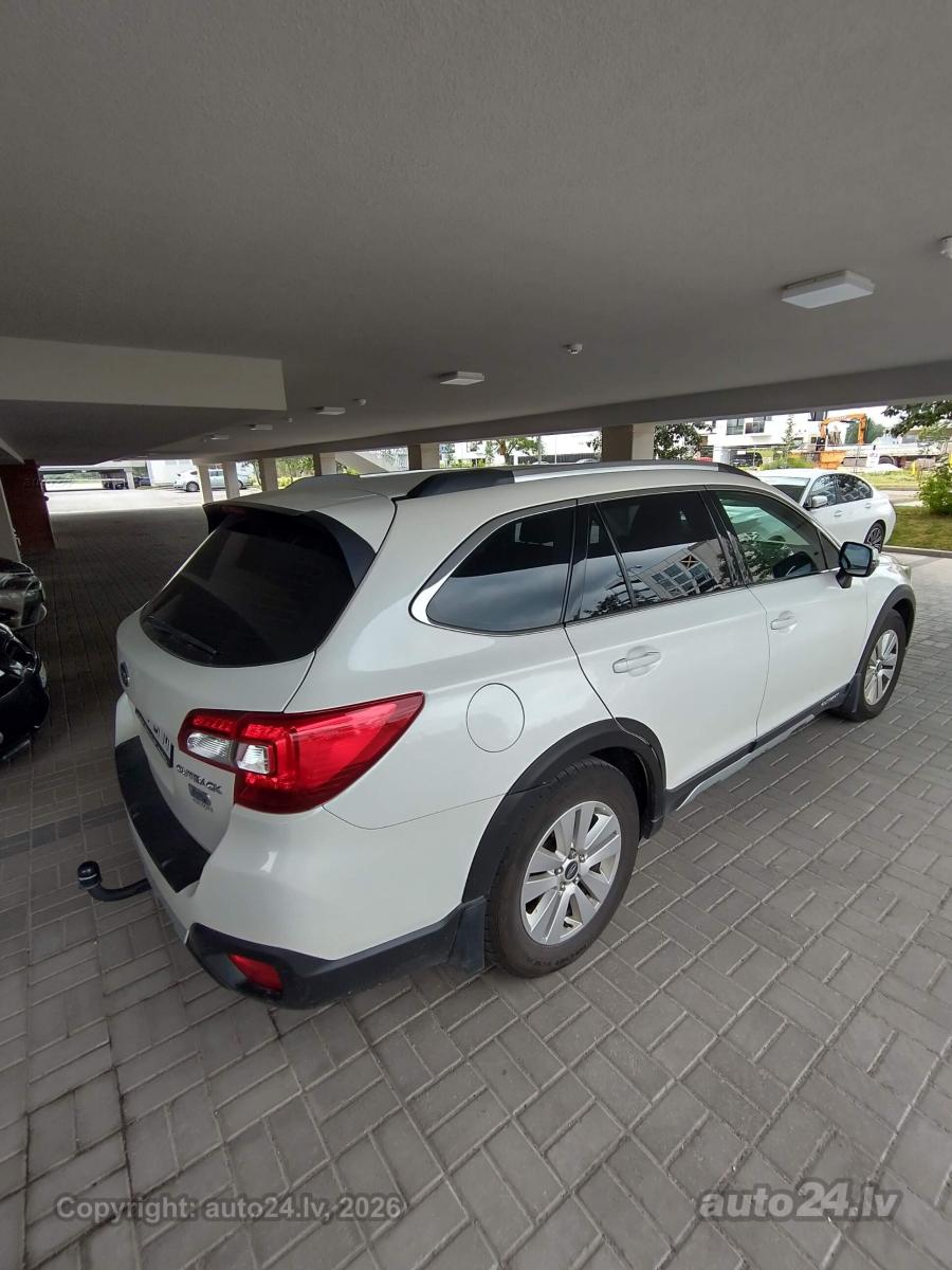 White Subaru Outback 2015 in Tallinn, with an engine capacity of 2.00 L and mileage of 235 thousand km for 9400 €, photo 5 on AUTOMOTO.COM.LV
