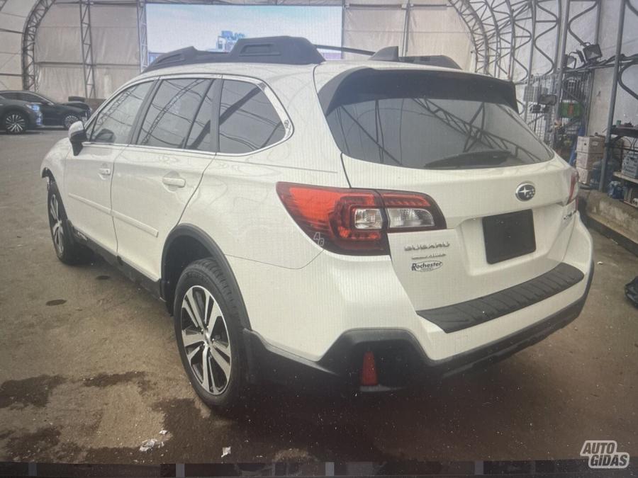 White Subaru Outback 2018 in Vilnius, with an engine capacity of 2.50 L and mileage of 149 thousand km for 16800 €, photo 4 on AUTOMOTO.COM.LV