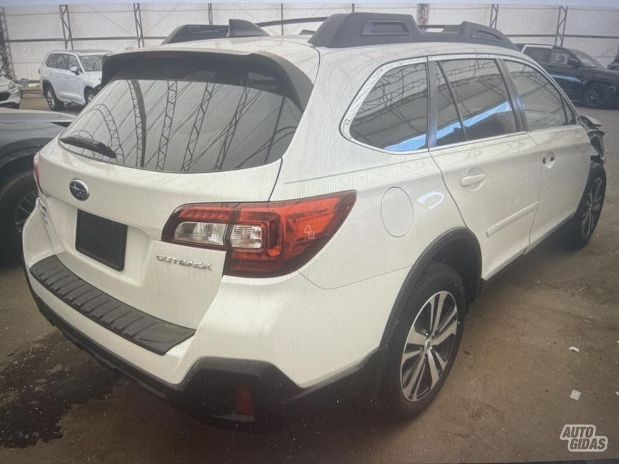 White Subaru Outback 2018 in Vilnius, with an engine capacity of 2.50 L and mileage of 149 thousand km for 16800 €, photo 5 on AUTOMOTO.COM.LV
