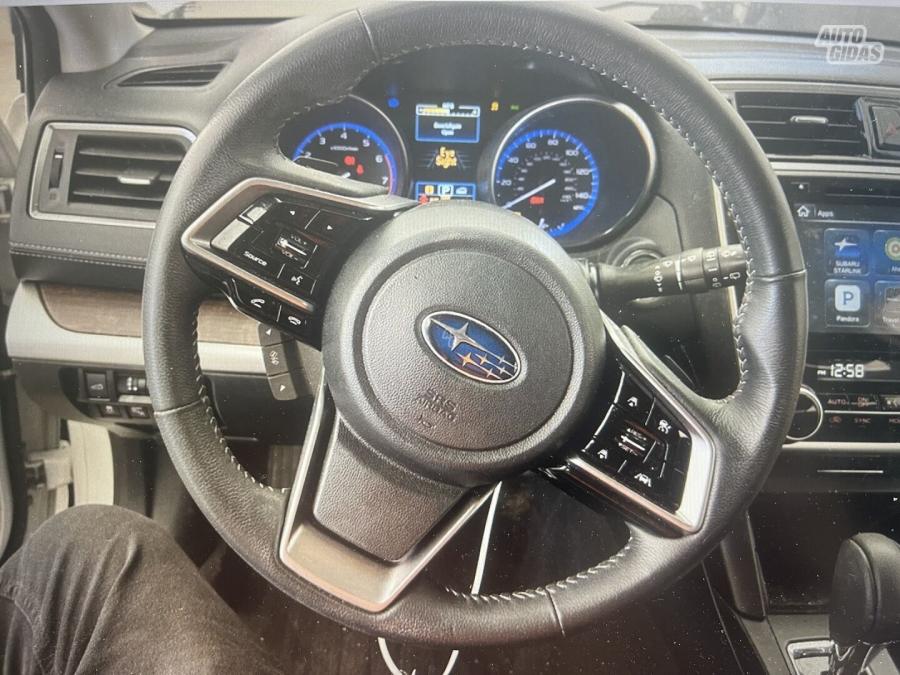 White Subaru Outback 2018 in Vilnius, with an engine capacity of 2.50 L and mileage of 149 thousand km for 16800 €, photo 8 on AUTOMOTO.COM.LV
