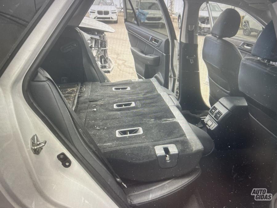 White Subaru Outback 2018 in Vilnius, with an engine capacity of 2.50 L and mileage of 149 thousand km for 16800 €, photo 14 on AUTOMOTO.COM.LV