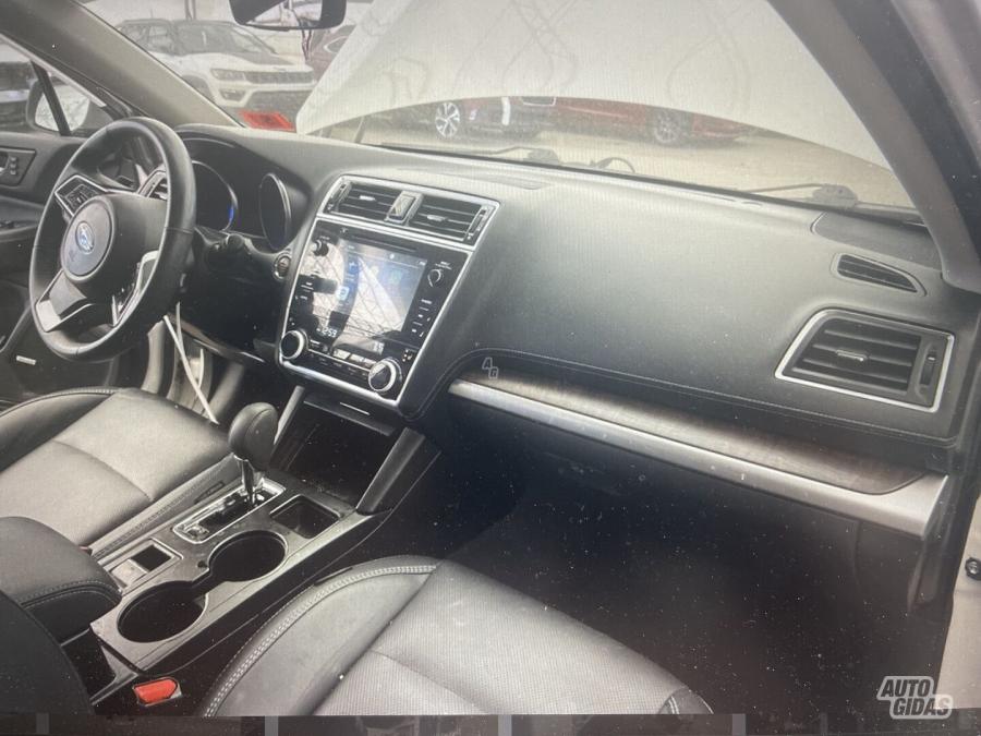 White Subaru Outback 2018 in Vilnius, with an engine capacity of 2.50 L and mileage of 149 thousand km for 16800 €, photo 16 on AUTOMOTO.COM.LV