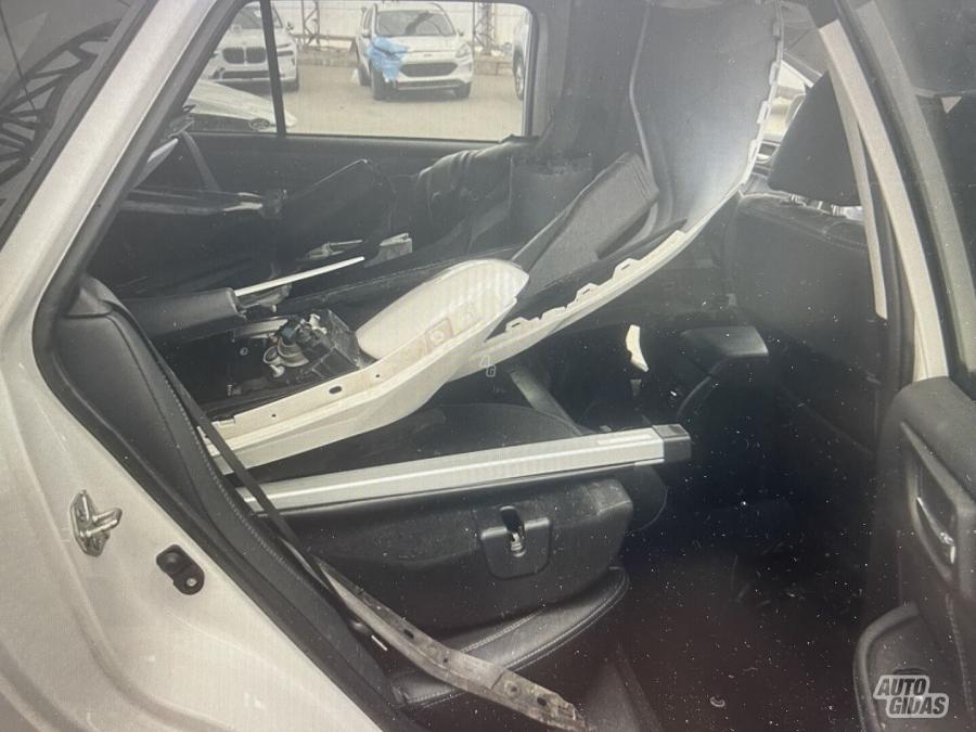 White Subaru Outback 2018 in Vilnius, with an engine capacity of 2.50 L and mileage of 149 thousand km for 16800 €, photo 21 on AUTOMOTO.COM.LV