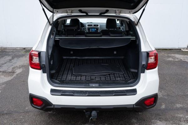 Subaru Outback 2020 Rīga vietnē Balts Subaru Outback 2020 Rīga, ar dzinēja tilpumu 2.50 L un nobraukumu 155 tūkst. km par 17950 €, foto 9 vietnē AUTOMOTO.COM.LV