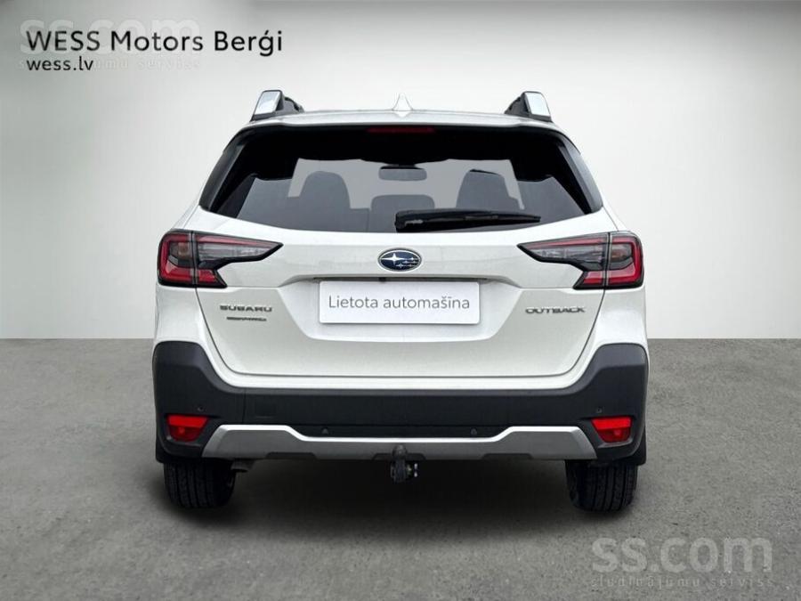 White Subaru Outback 2023 in Riga, with an engine capacity of 2.50 L and mileage of 69 thousand km for 28500 €, photo 5 on AUTOMOTO.COM.LV